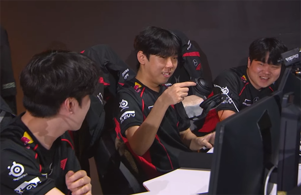 크래프톤 [PGC 현장] T1과 광동, GF 2일차서 종합 1, 2위 차지(종합)