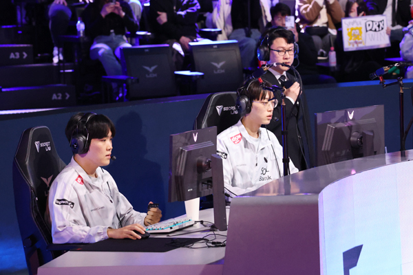 [LCK 현장] 탄탄한 조직력 앞세운 T1, DRX 2:0 격파 (종합)