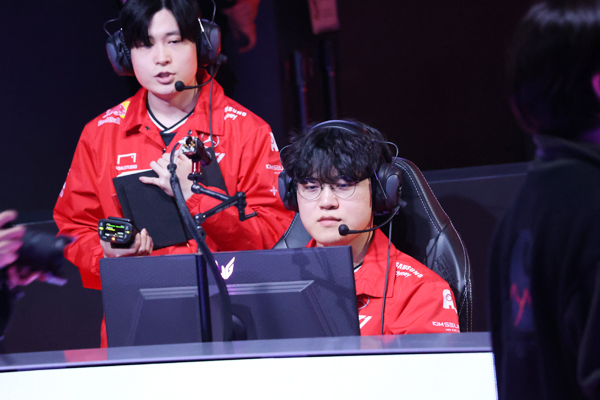 [LCK 현장] 탄탄한 조직력 앞세운 T1, DRX 2:0 격파 (종합)