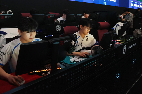 [PWS 현장] T1과 DN프릭스, 파이널 매치7과 8서 나란히 치킨 확보 성공