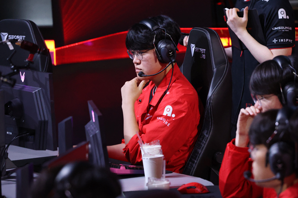 [LCK 포토] 난타전 펼친 T1과 BNK 피어엑스, 세트 교환 속 BNK의 2:1 승리