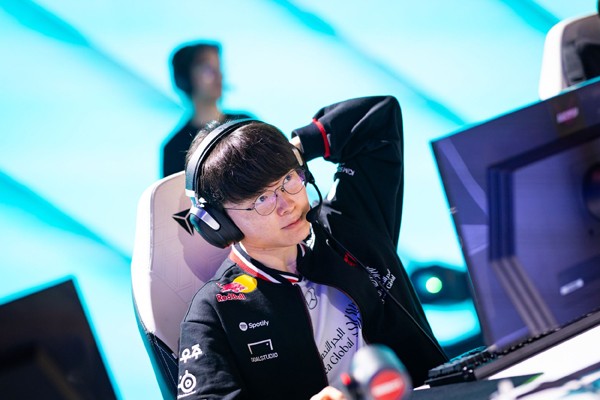 [EWC] 디펜딩 챔피언 T1, AL에게 일격 당하며 3, 4위 전으로 내려가(종합)