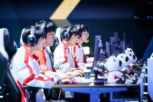 [EWC] 디펜딩 챔피언 T1, AL에게 일격 당하며 3, 4위 전으로 내려가(종합)