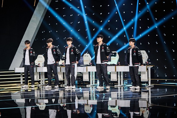 [EWC] 디펜딩 챔피언 T1, AL에게 일격 당하며 3, 4위 전으로 내려가(종합)