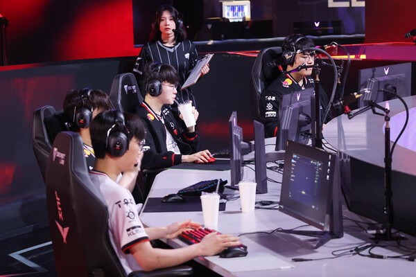 [LCK 현장] 막강 화력 T1, 한화생명과의 3R 1세트 경쟁서 승리 1:0